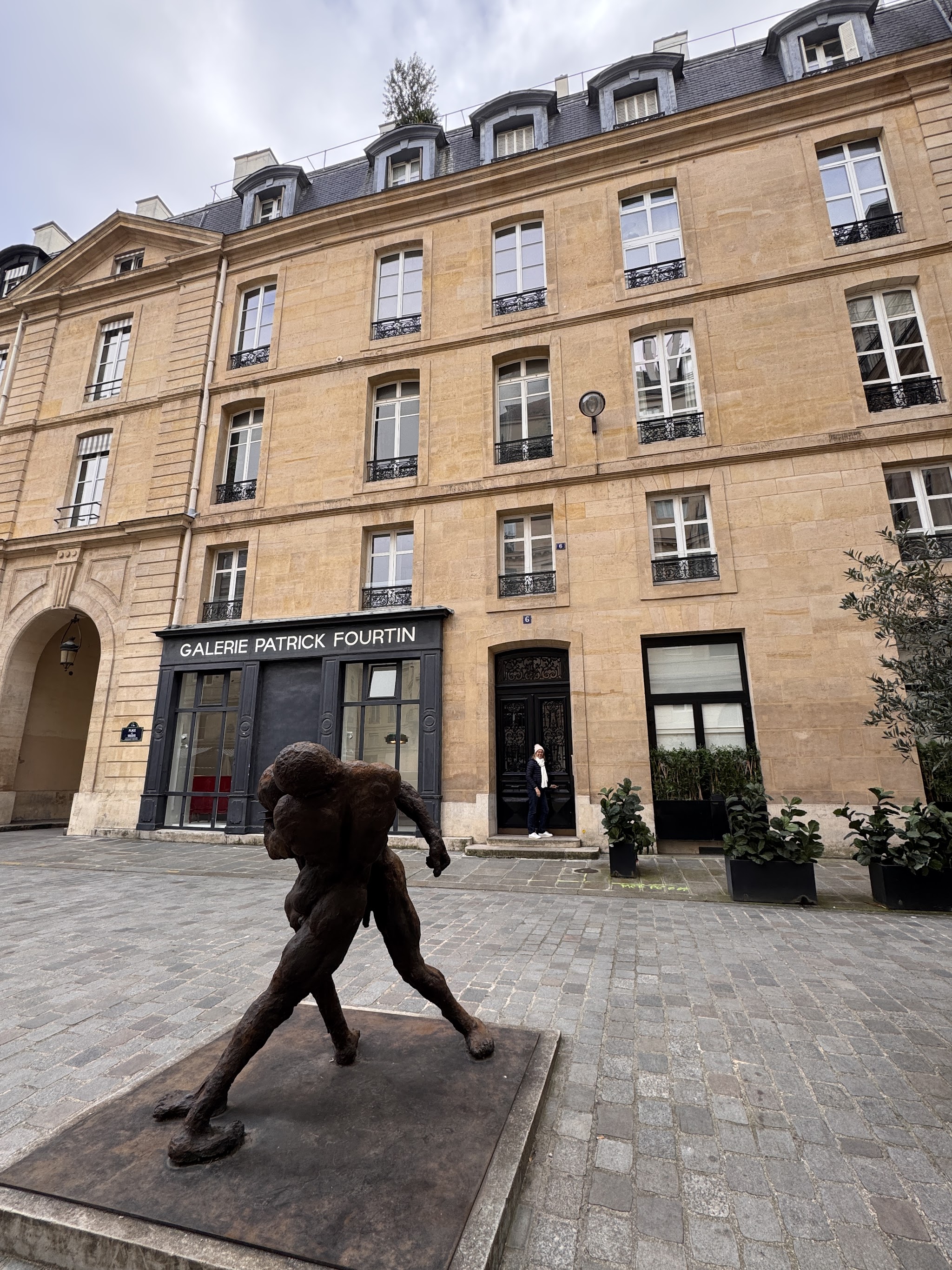 Savoir - Emily in Paris | Hopsa