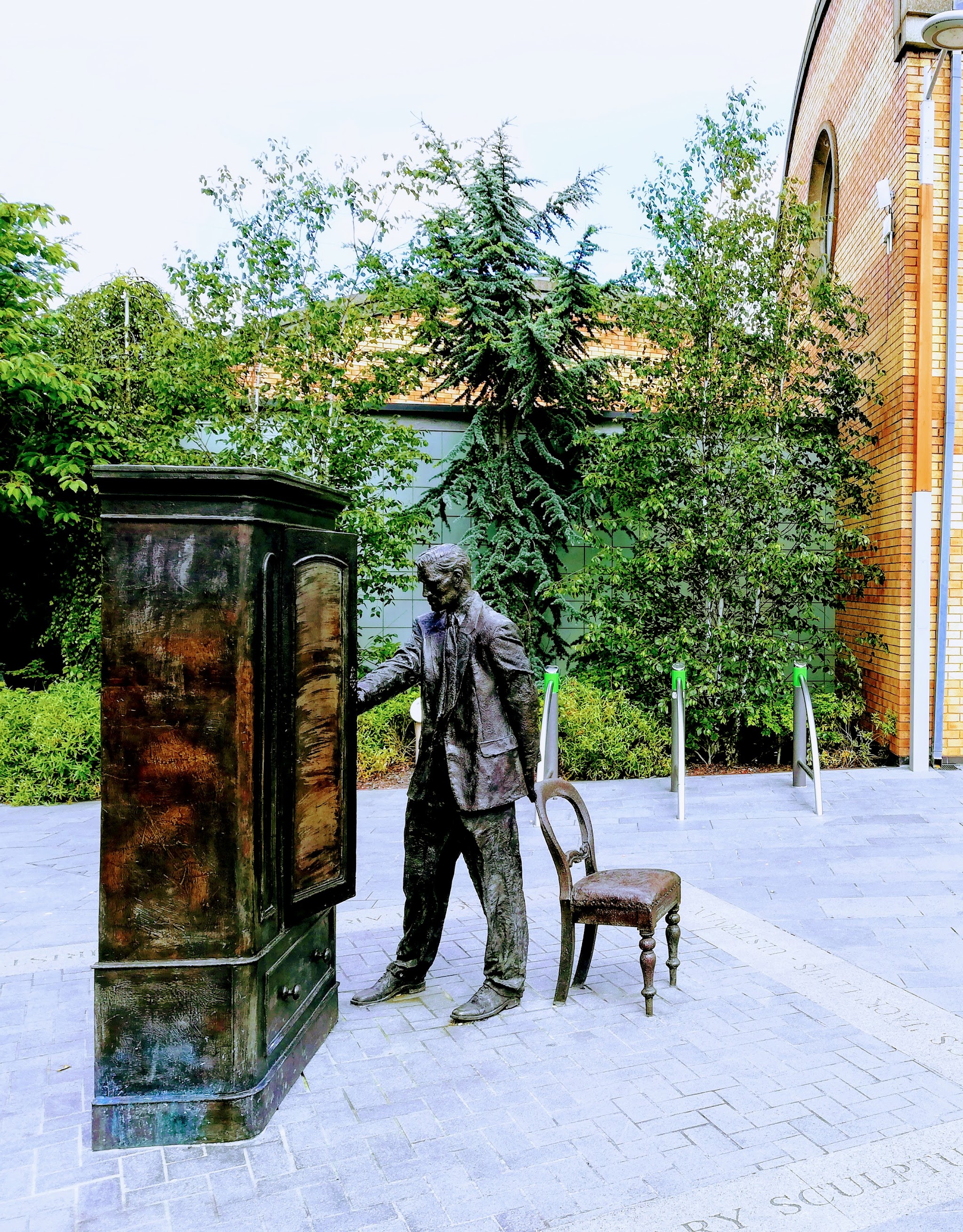 CS Lewis Statue - The Searcher | Hopsa