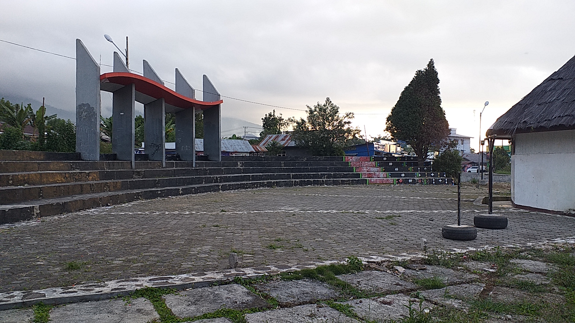 Rumah Adat Manggarai | Hopsa