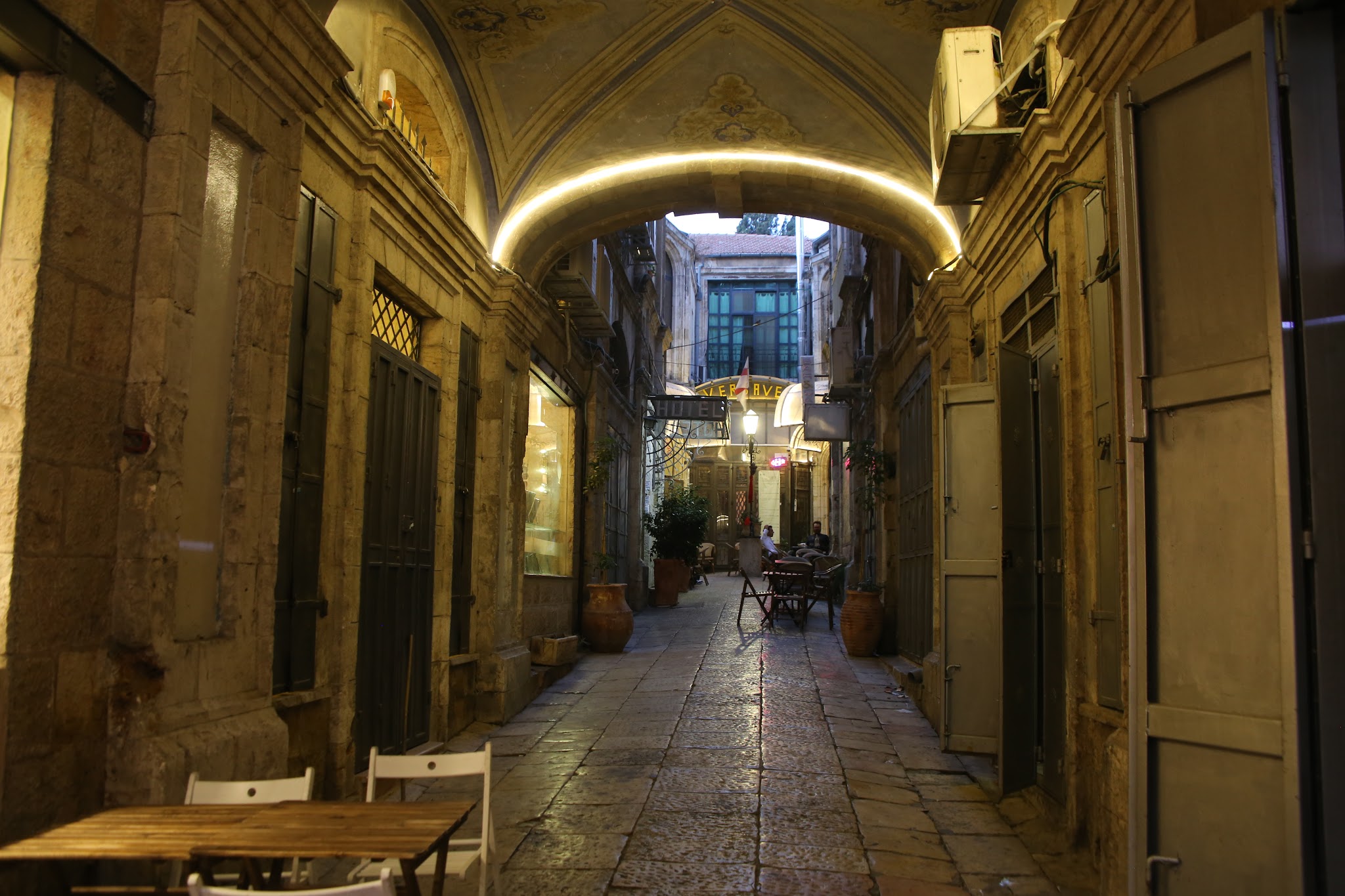 Versavee Restaurant Bar & Cafe | Hopsa