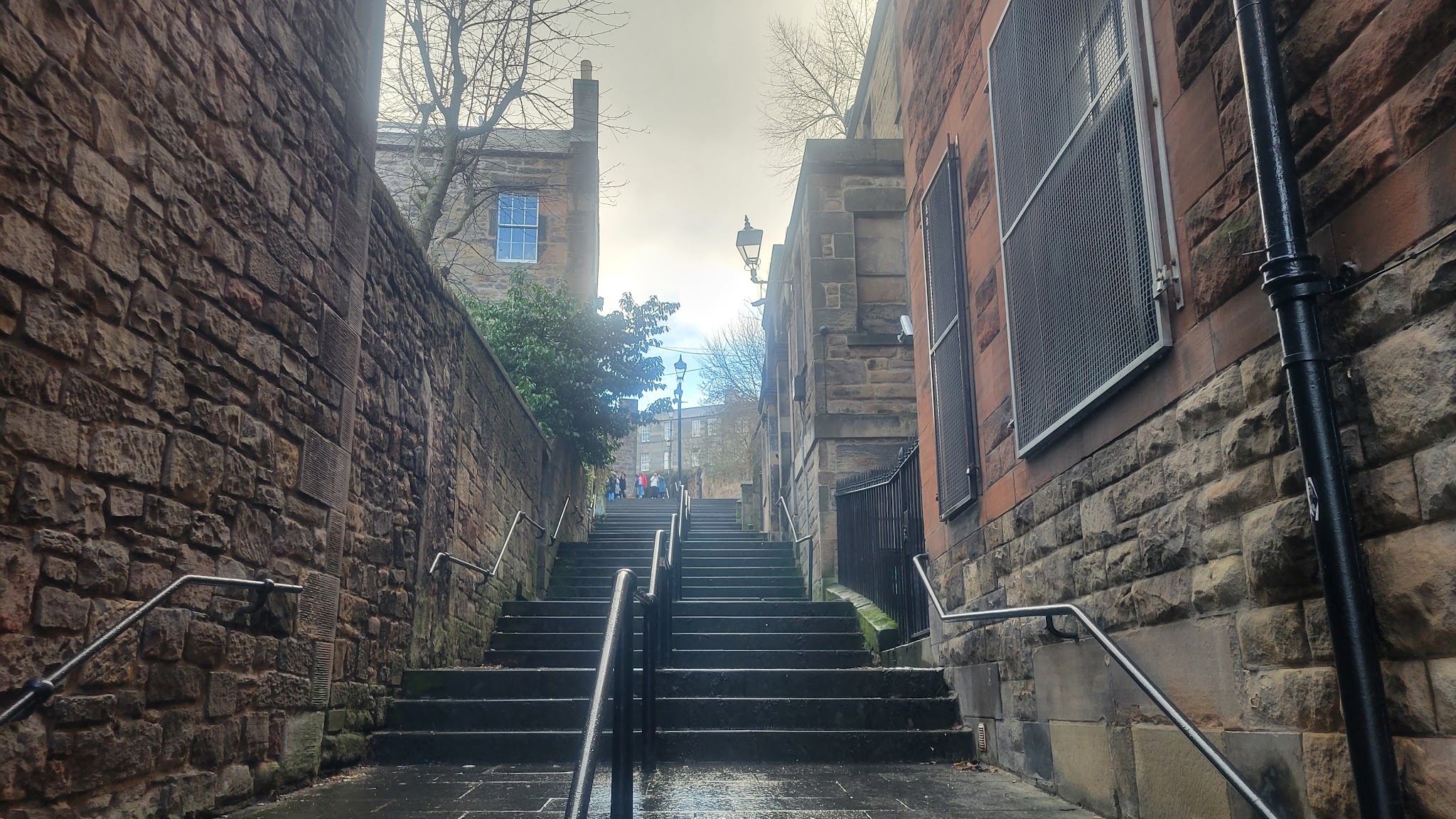 The Vennel Viewpoint Edinburgh Castle | Hopsa